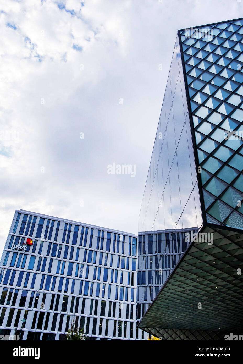 Pwc business logo hi-res stock photography and images - Alamy