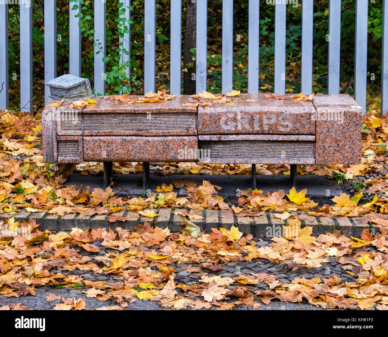 Granite bench hi-res stock photography and images - Alamy