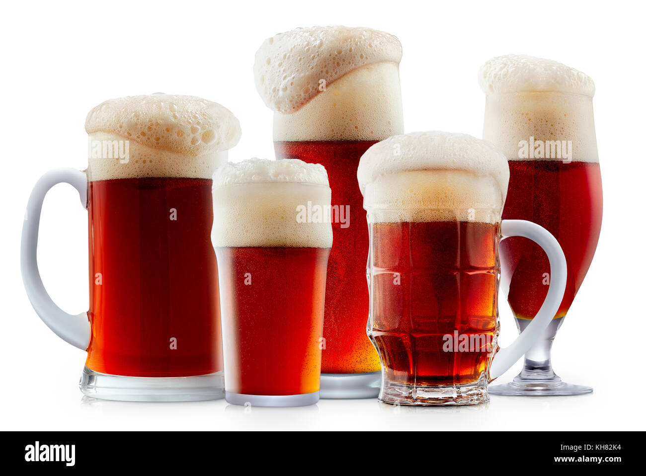 Mug of frosty dark red beer with foam Stock Photo - Alamy