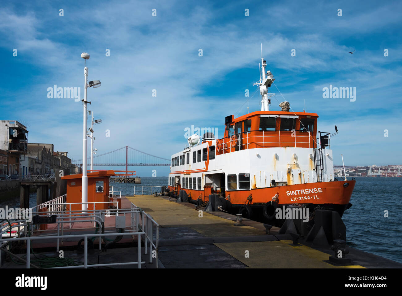 Docked ferry hi-res stock photography and images - Alamy