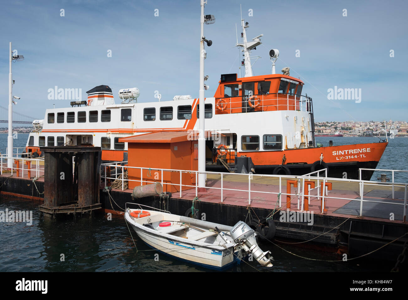 Lisbon to cacilhas hi-res stock photography and images - Alamy