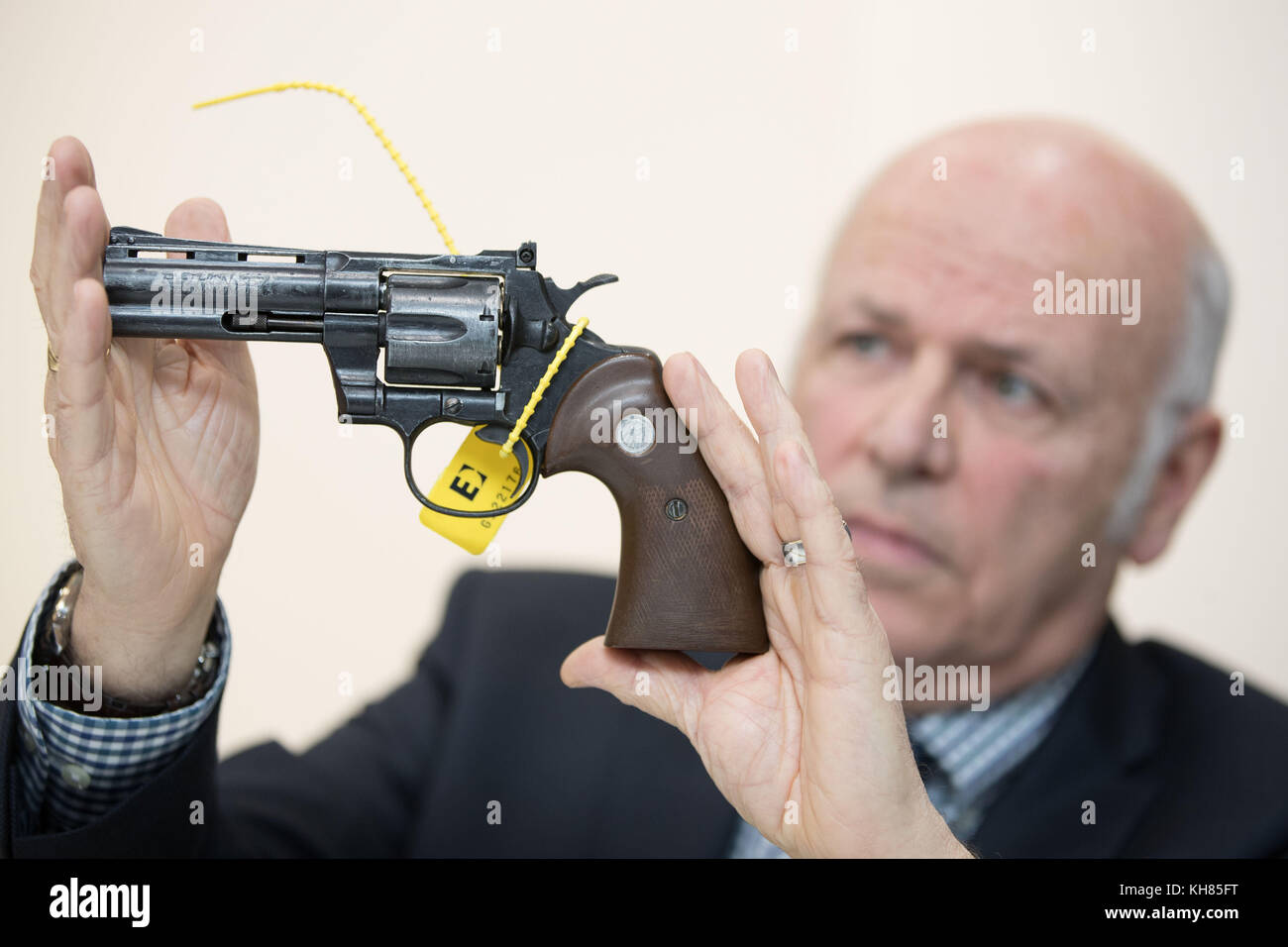 Ray gun hi-res stock photography and images - Alamy
