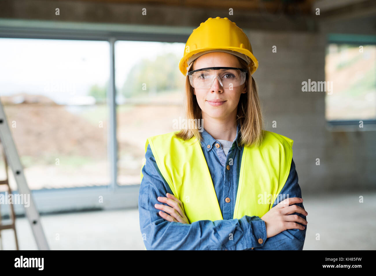 Young woman worker on the construction site Stock Photo - Alamy
