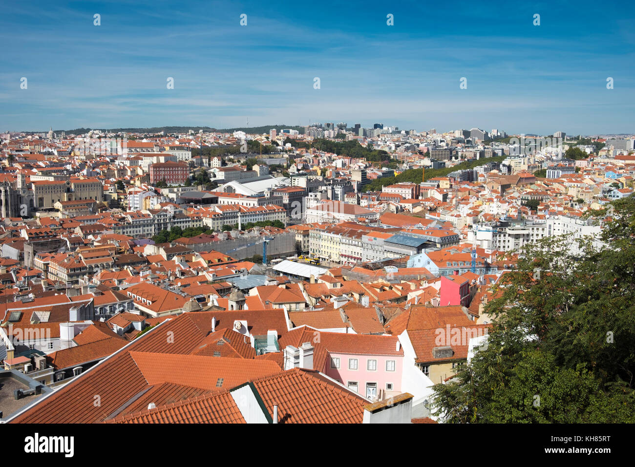 Red rooftops hi-res stock photography and images - Alamy