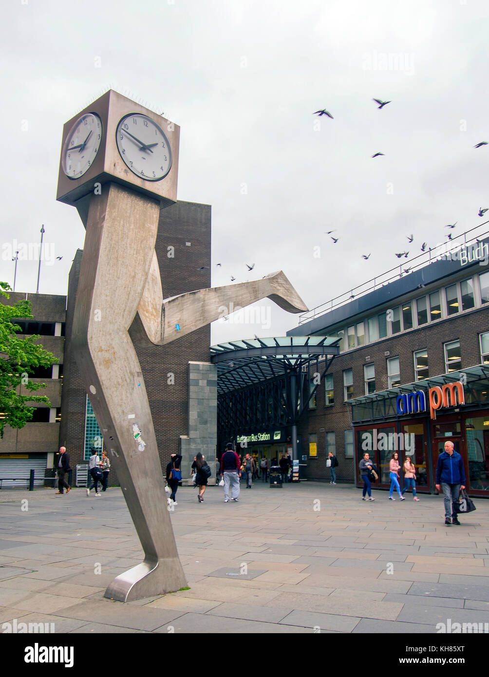 GLASGOW, SCOTLAND, UK - MAY 16 2017: The Clyde clock outside Buchanan ...