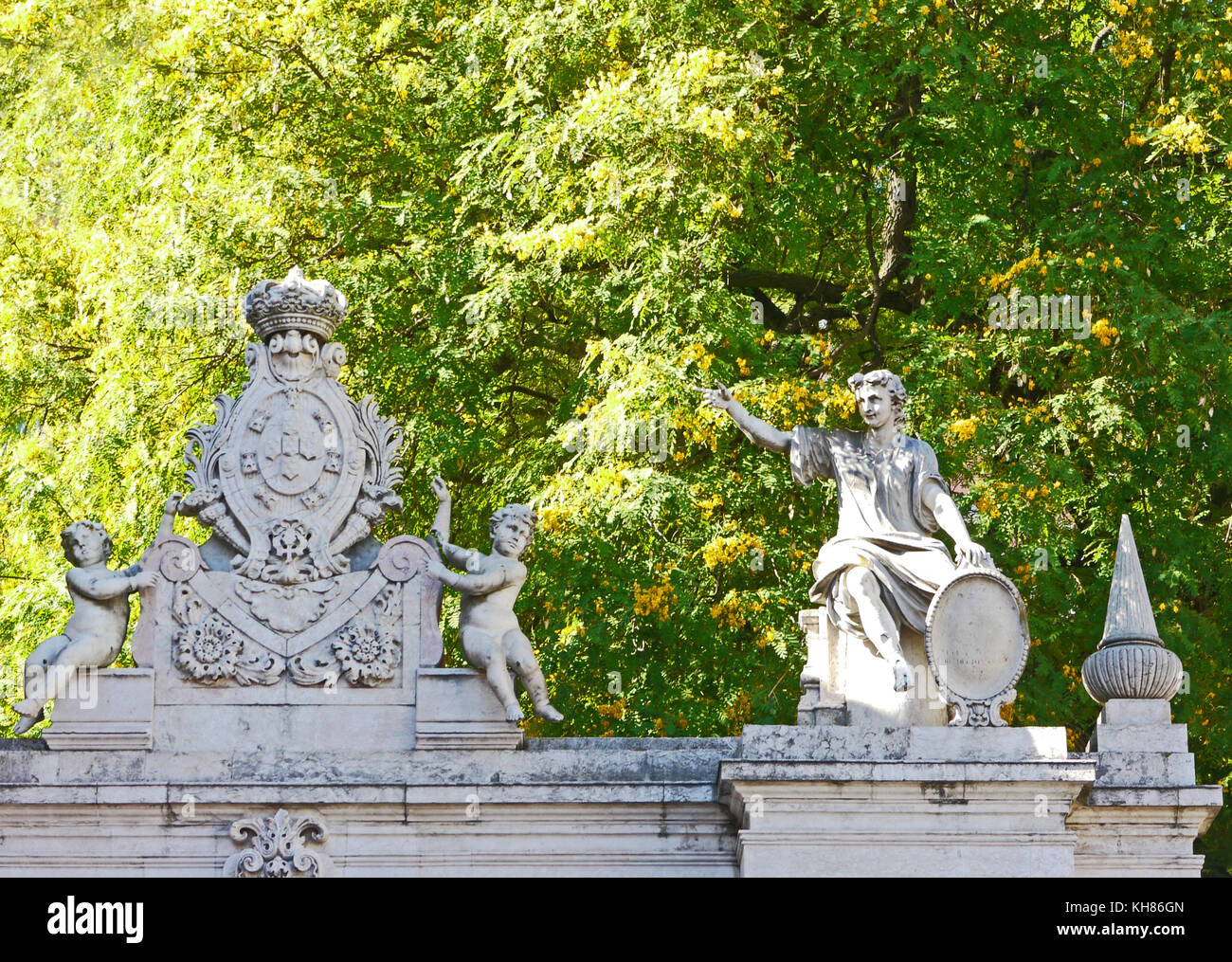 Statues in lisbon hi-res stock photography and images - Alamy