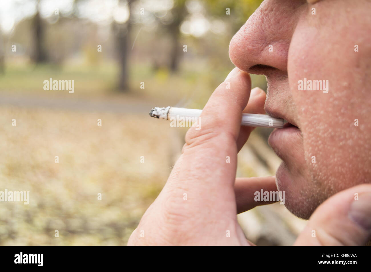 Elderly smoker retro hi-res stock photography and images - Alamy