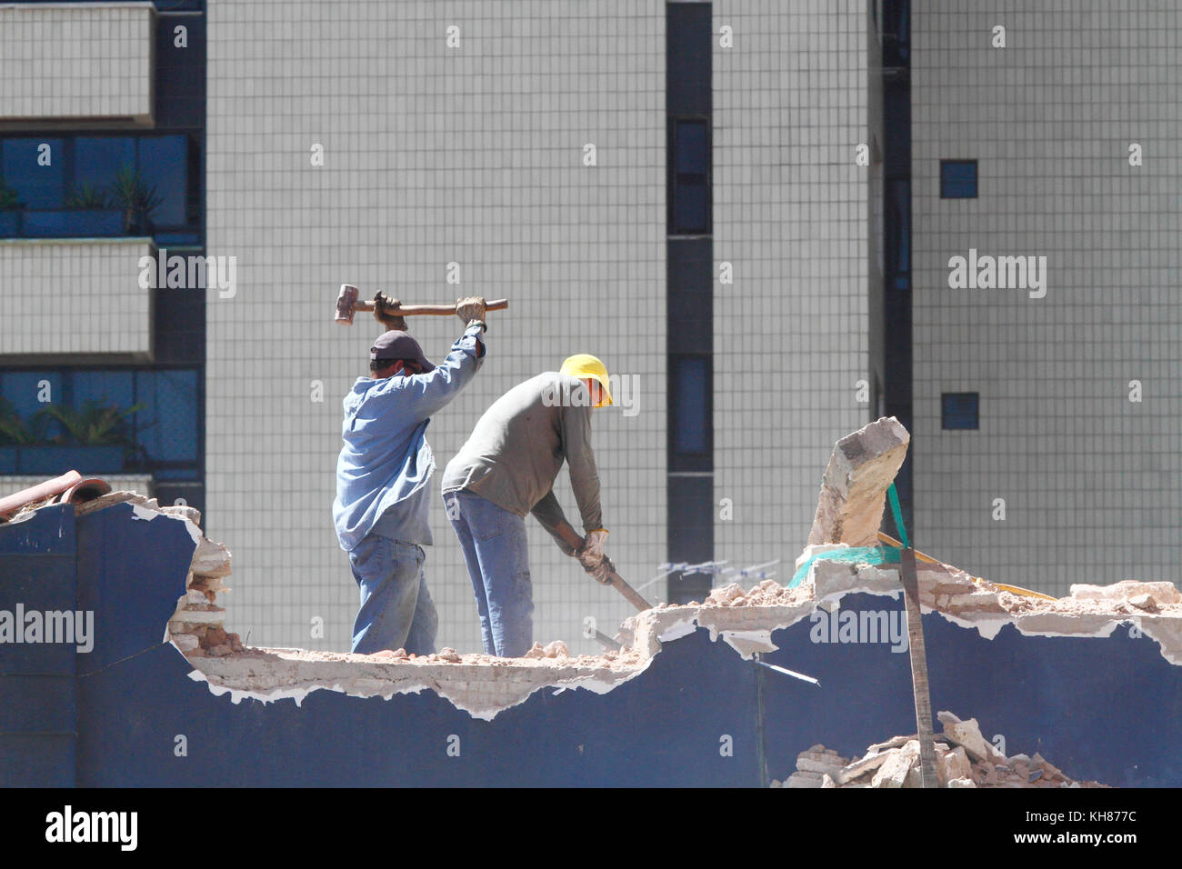 Brazil, Ceara. Fortaleza. Workers breaking building Stock Photo - Alamy