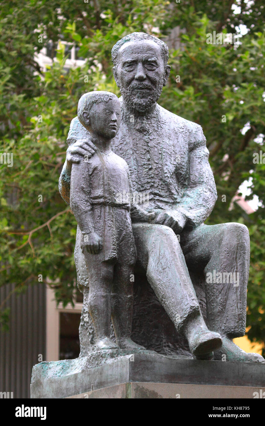 Iceland, Reykjavik. statue. Fridrik Fridriksson Stock Photo - Alamy