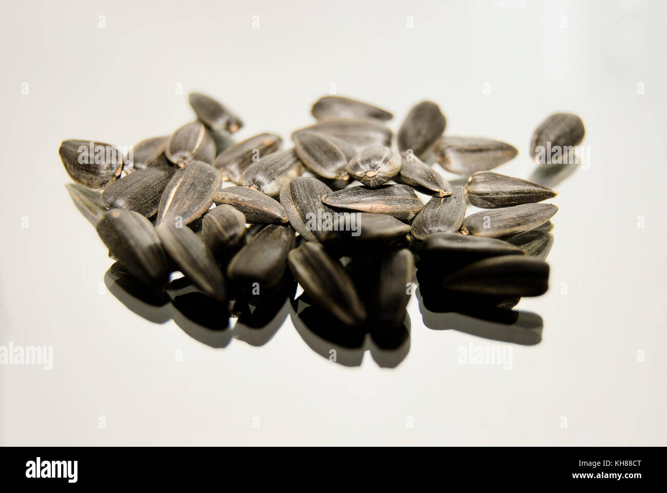Small black seeds hi-res stock photography and images - Alamy