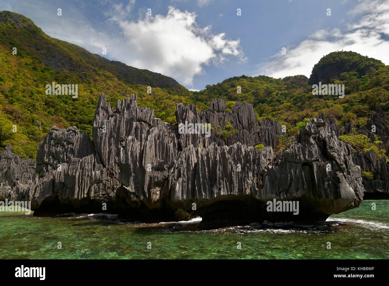 Limestone rocks on the coast of El Nido and Bacuit Archipelago ...