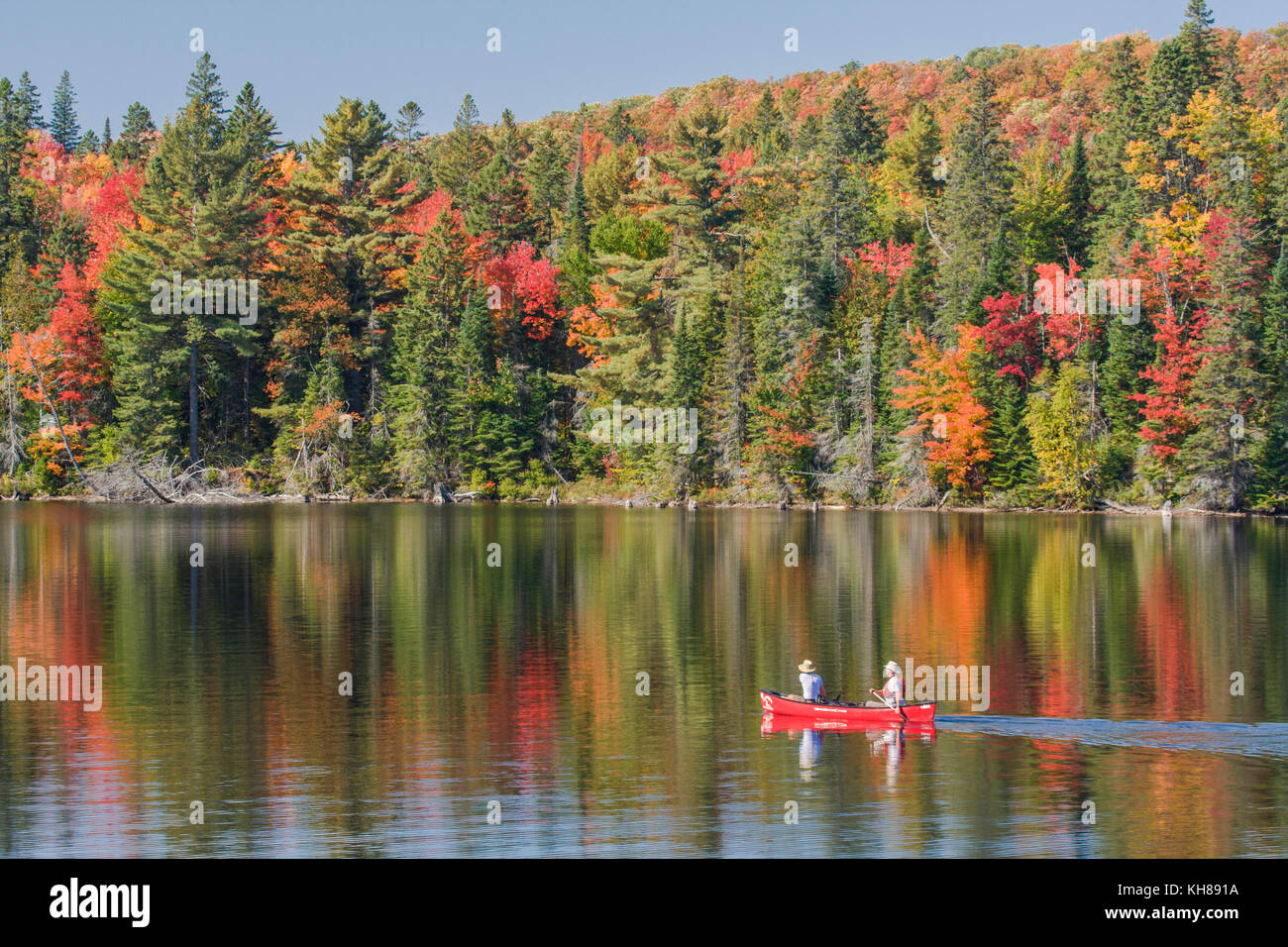 Algonquin provincial park canoe hi-res stock photography and images - Alamy