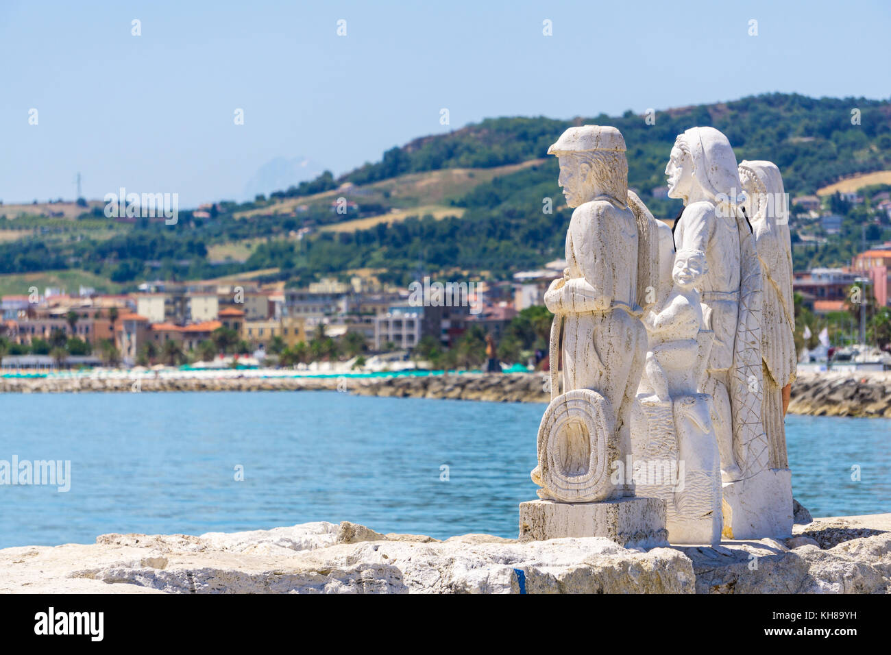 Italy,Marche,San Benedetto del Tronto,statues on the pier Stock Photo ...
