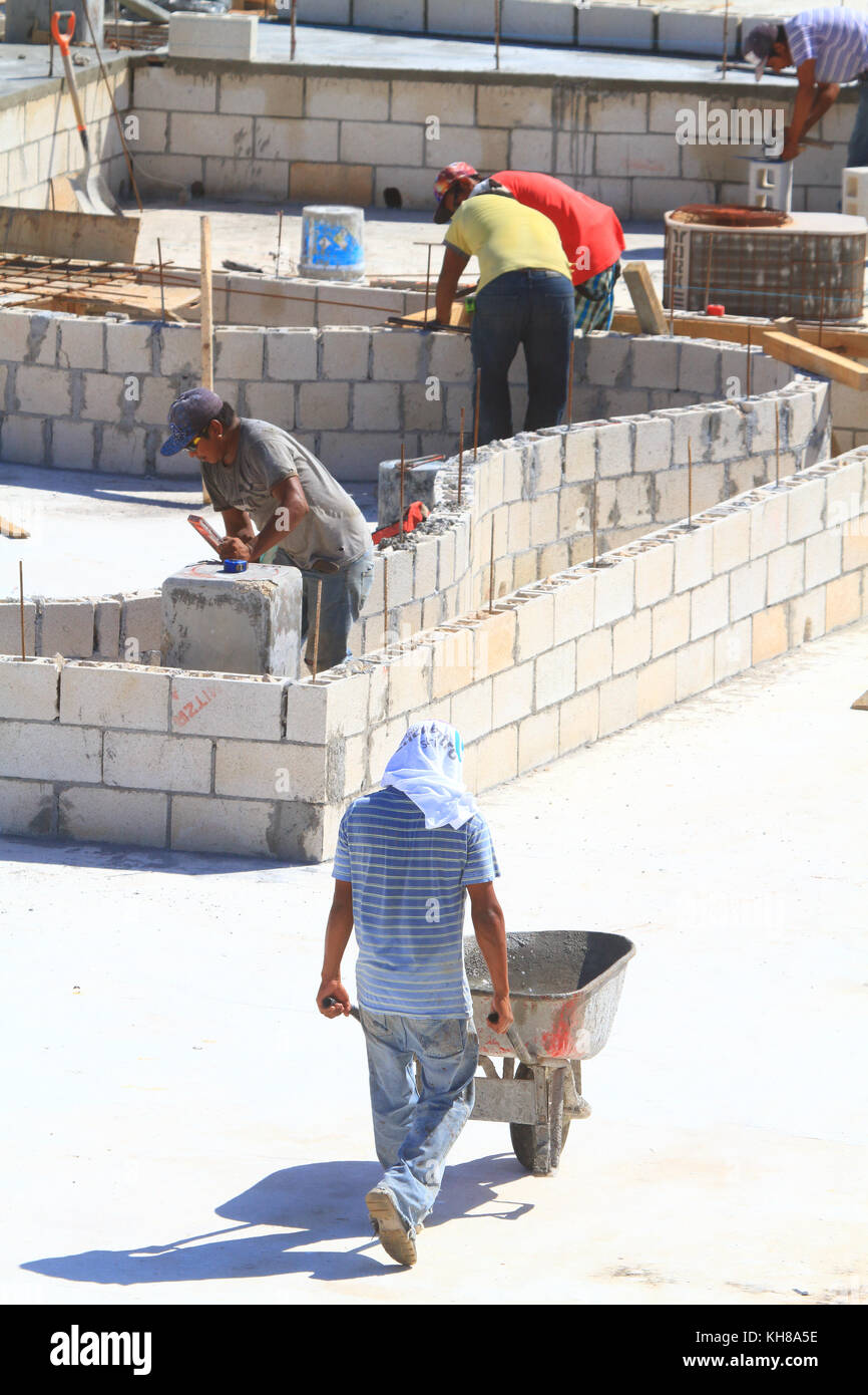 Workmen and building house hi-res stock photography and images - Alamy
