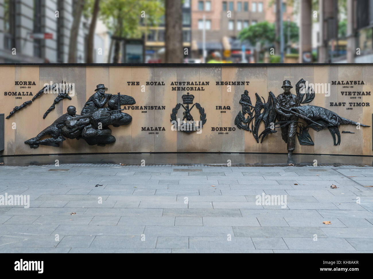 Australian soldier sculpture statue hi-res stock photography and images ...