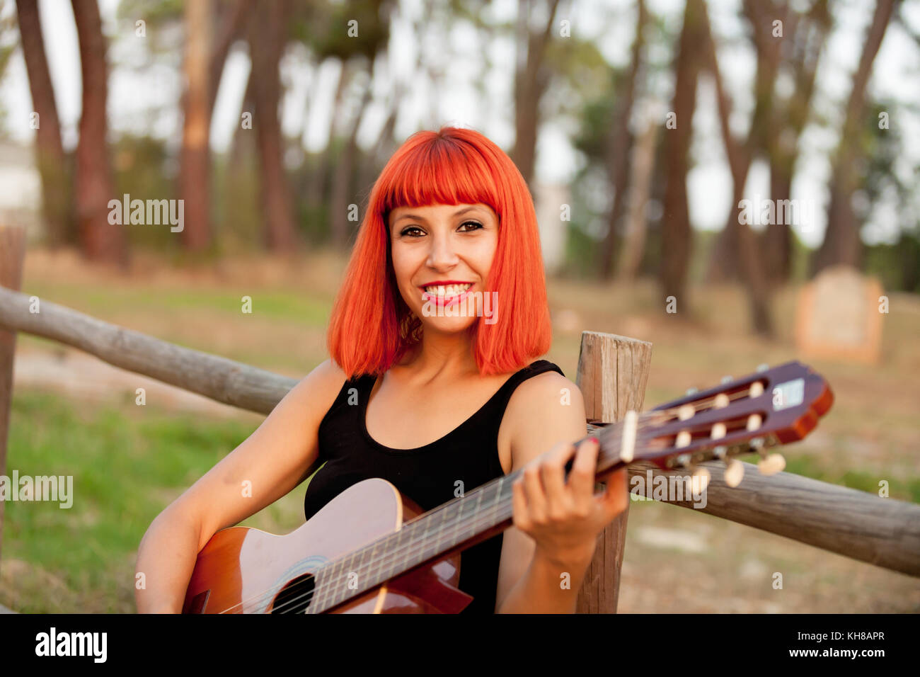 Female singer with red hair hi-res stock photography and images - Alamy