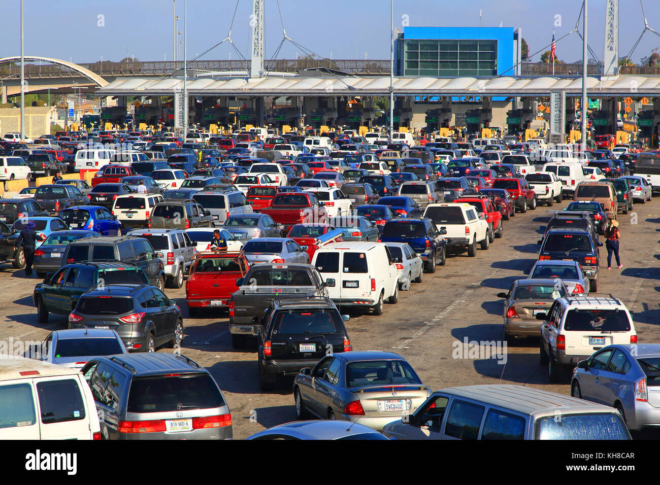 Border crossing mexico traffic hi-res stock photography and images - Alamy