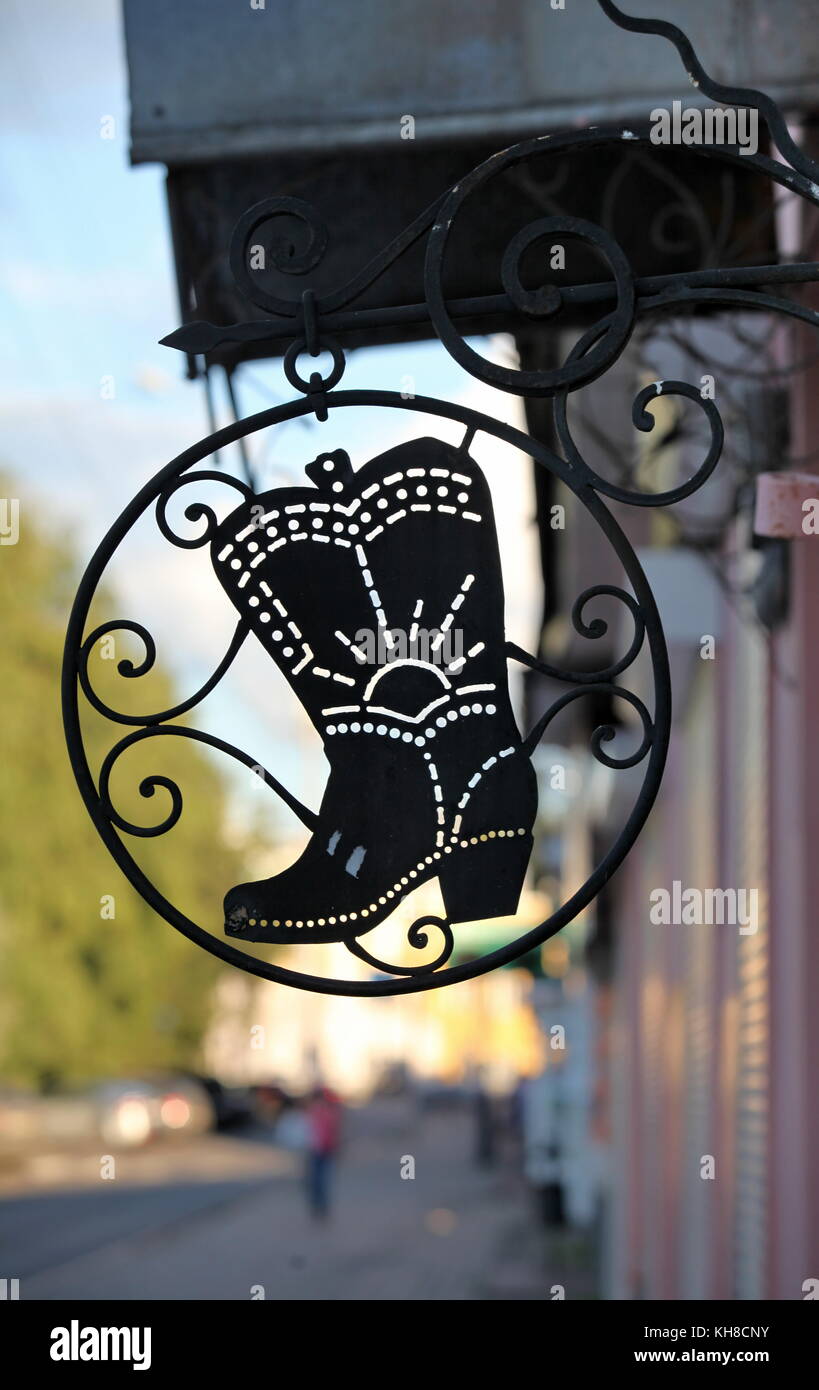 Vintage shoe shop sign hi-res stock photography and images - Alamy