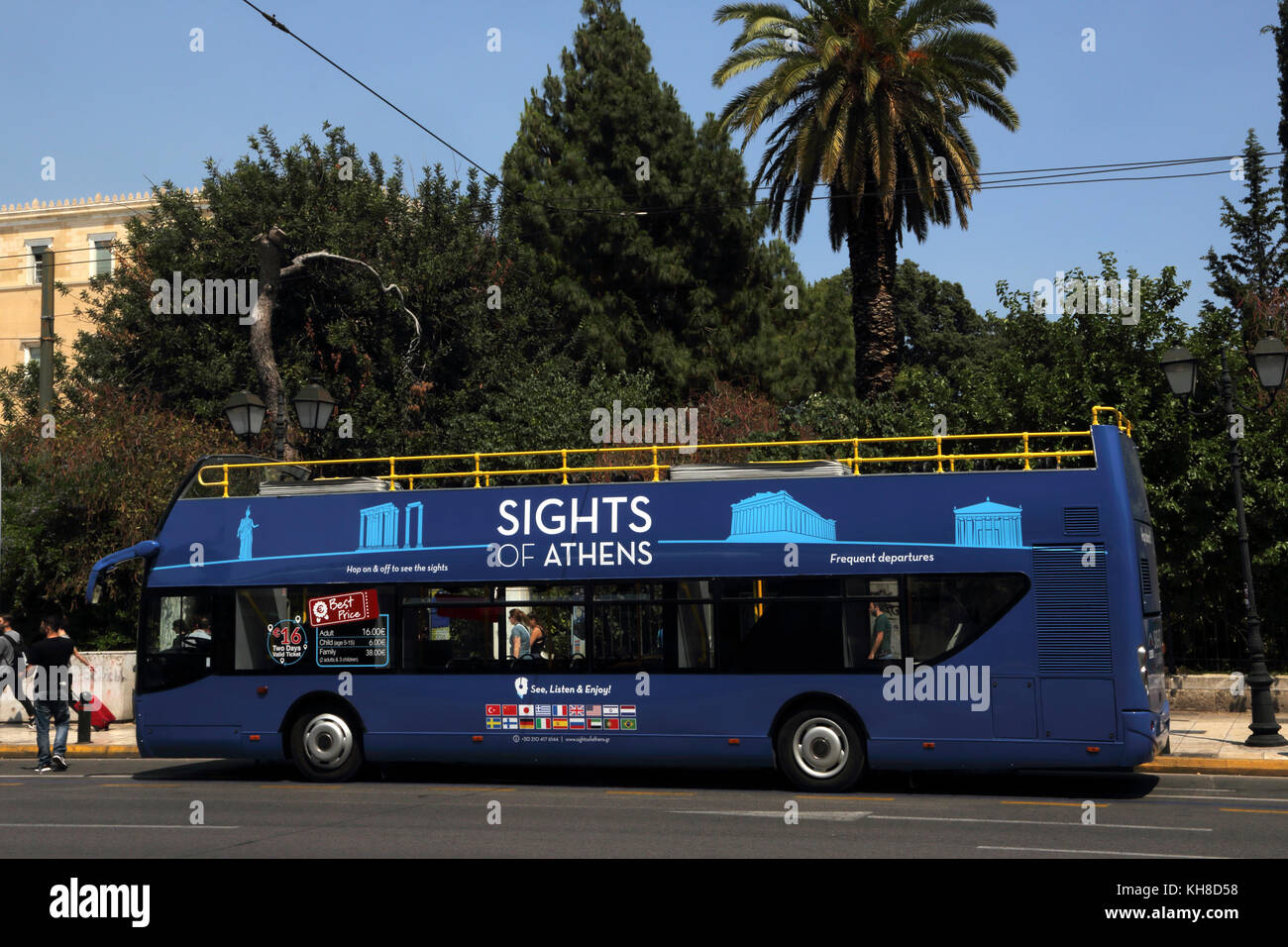 Athens bus tour hi-res stock photography and images - Alamy