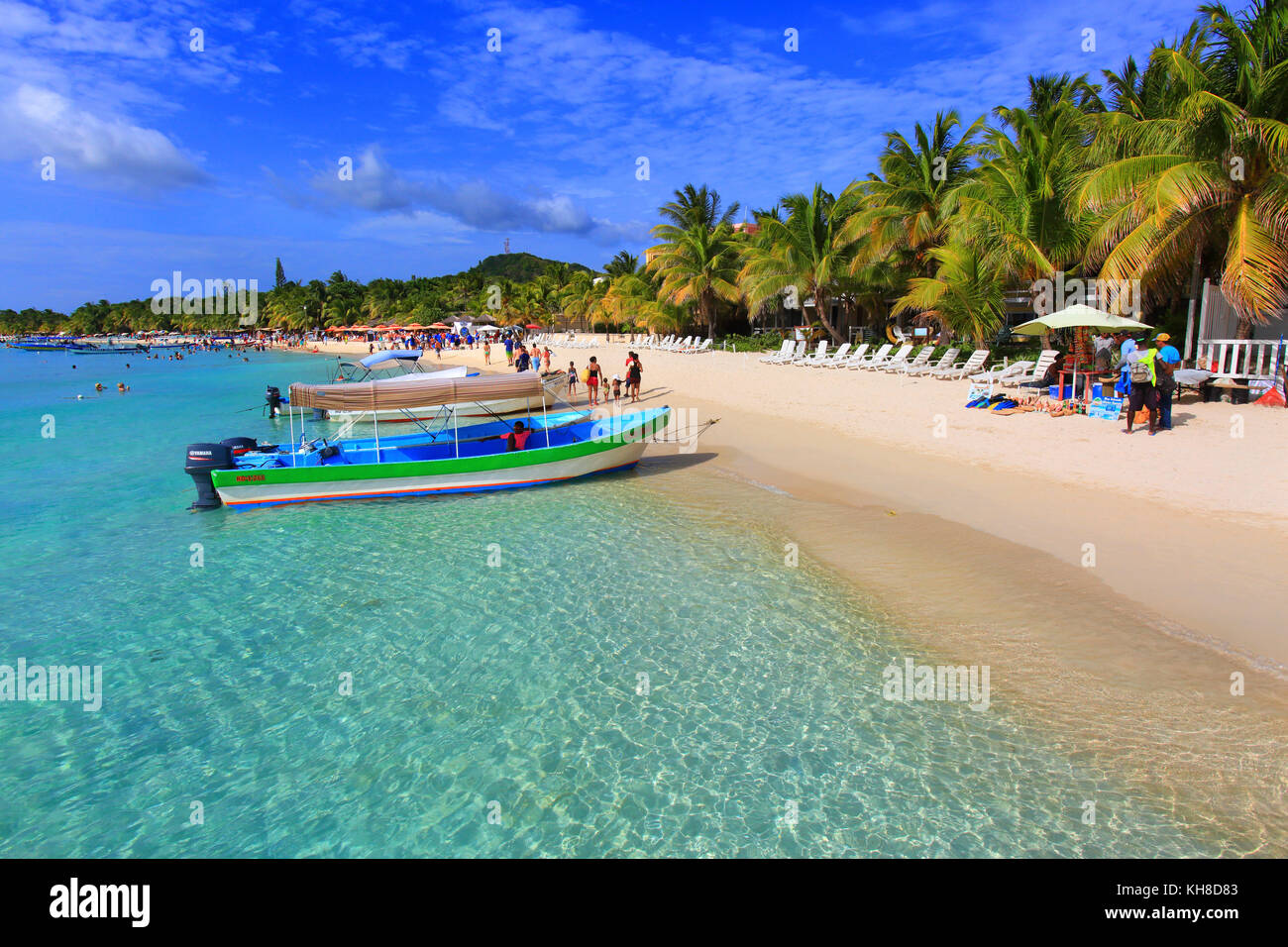 Honduras, Islas de la Bahia, Roatan Island. West Bay. Mahogany Bay ...