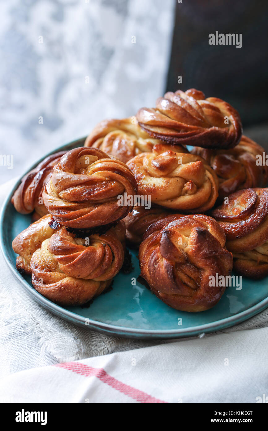 Kardemummabullar. Swedish cardamom buns Stock Photo - Alamy