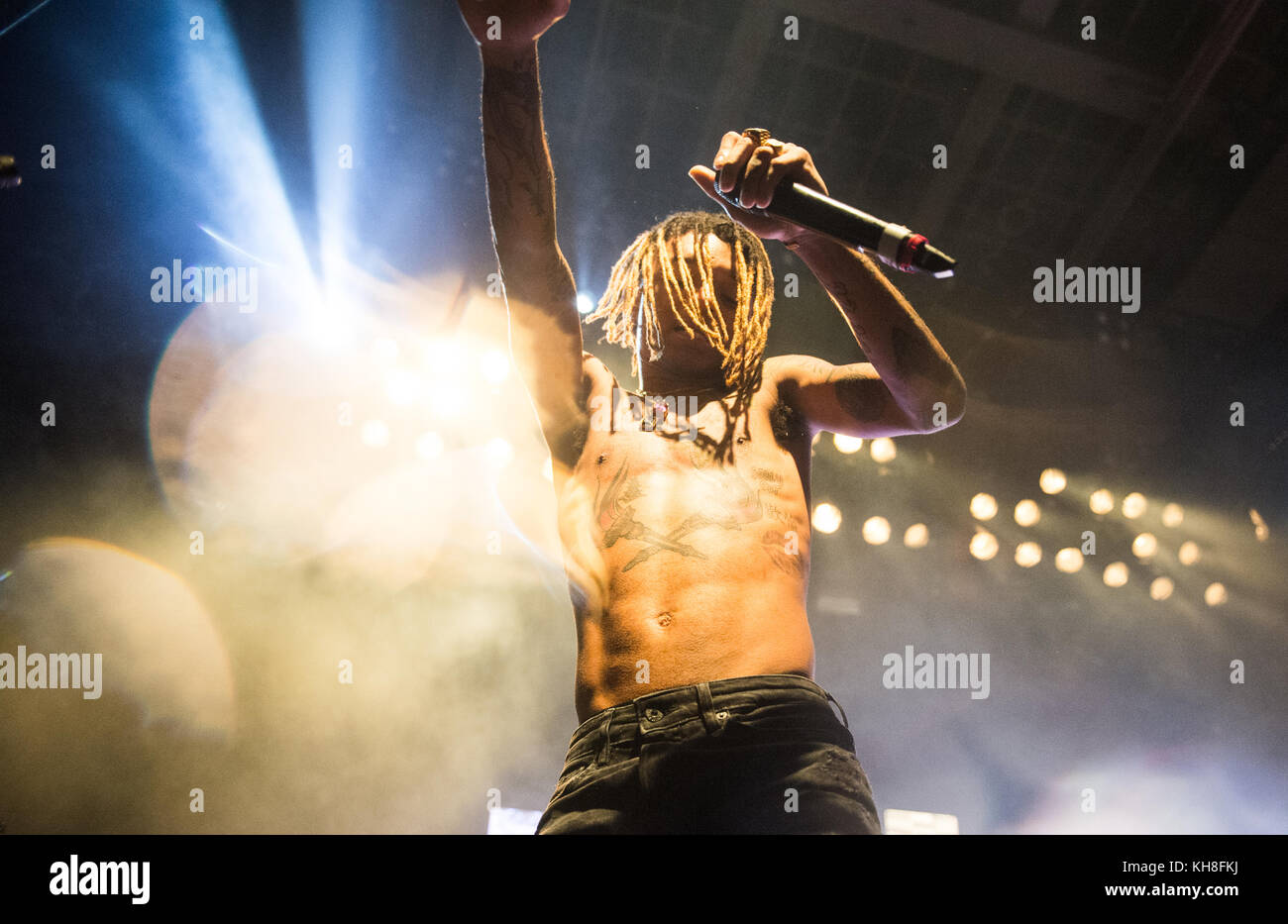 Two slim brothers hi-res stock photography and images - Alamy