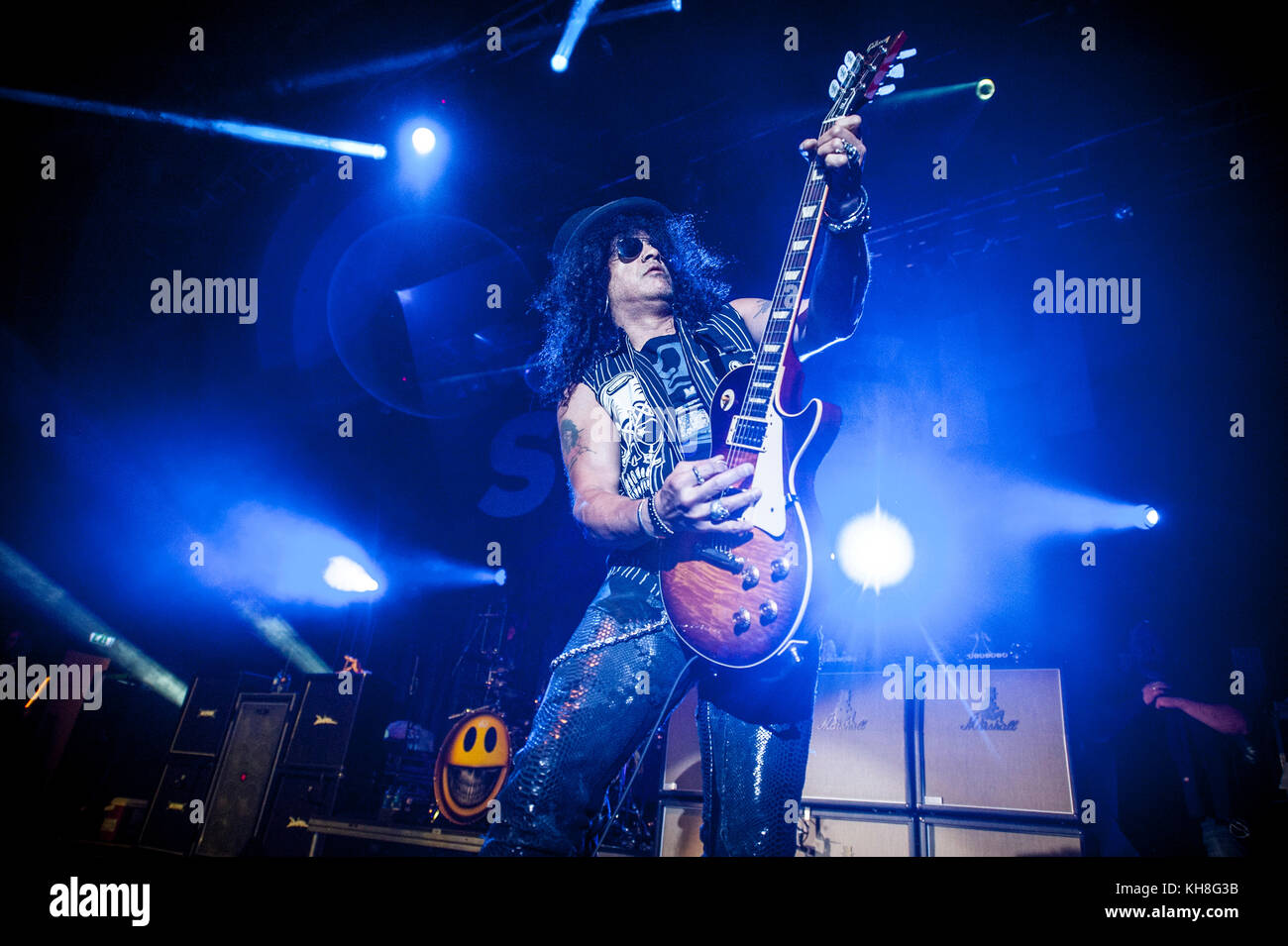 Slash stage hi-res stock photography and images - Alamy