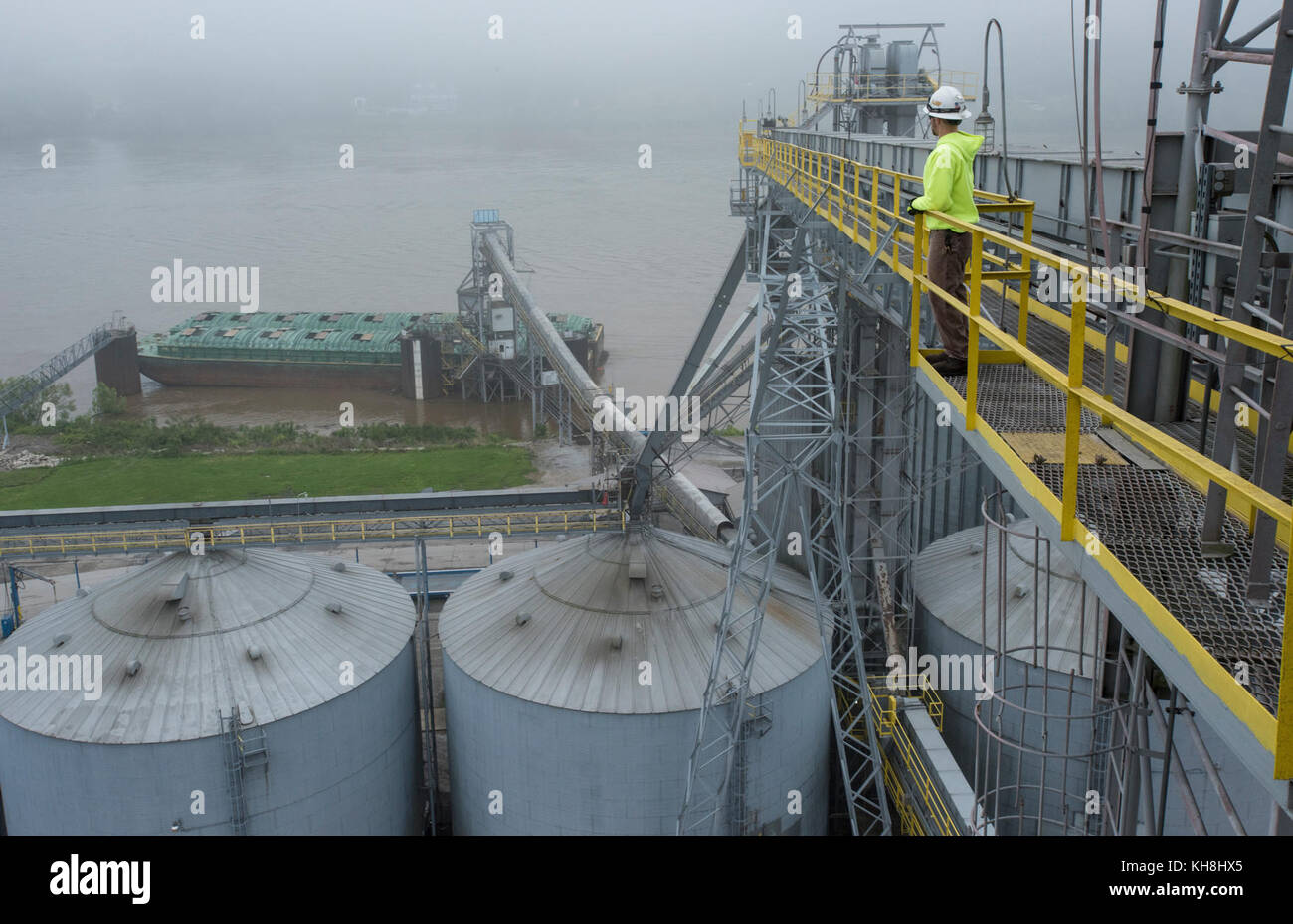 Consolidated Grain and Barge operations at the Riverside Terminal, in ...