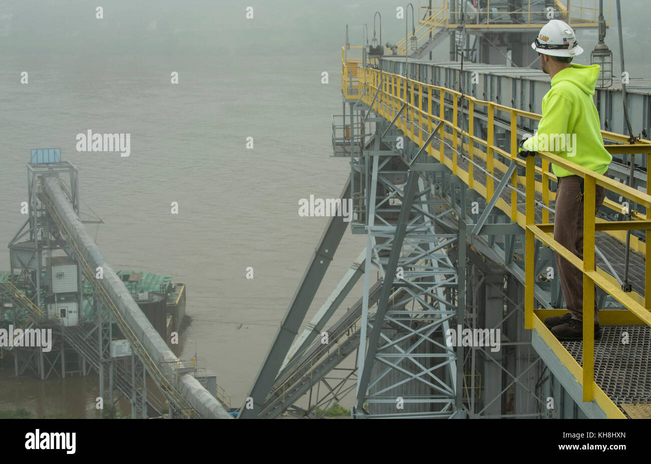 Consolidated grain and barge operations hi-res stock photography and ...