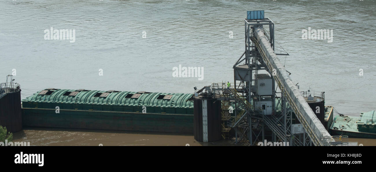 Consolidated Grain and Barge operations at the Riverside Terminal, in ...