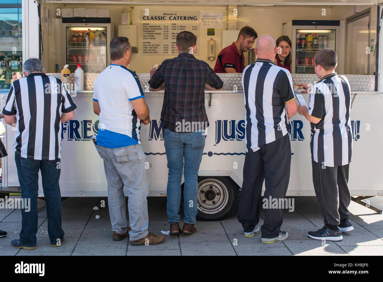 Newcastle united supporters hi-res stock photography and images - Alamy