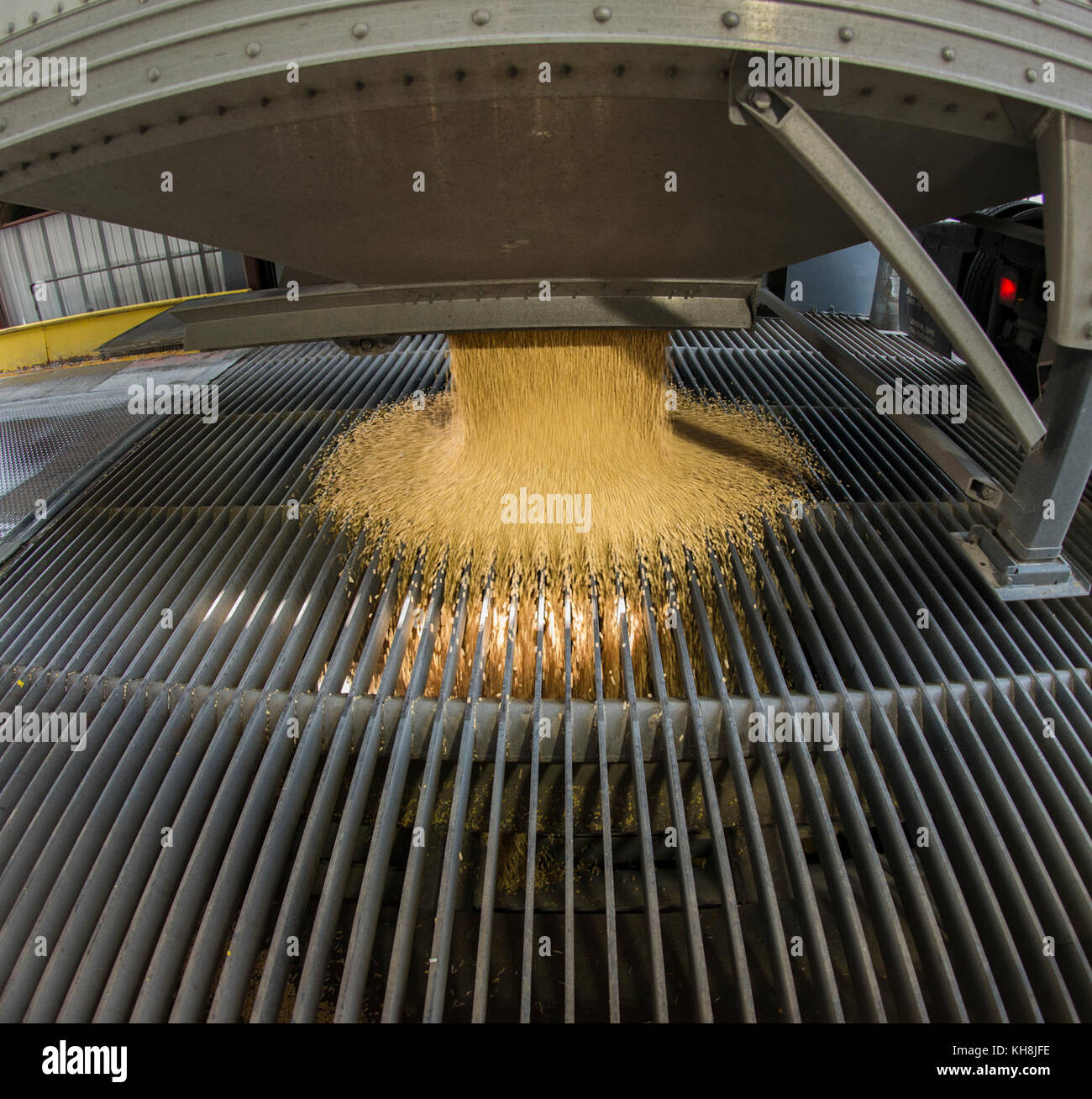 Consolidated grain and barge operations hi-res stock photography and ...