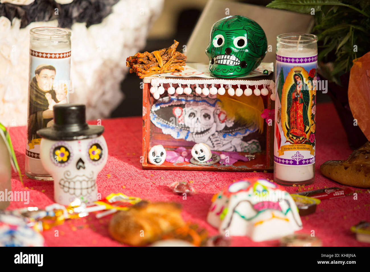 Day of the dead attributes and things Stock Photo - Alamy