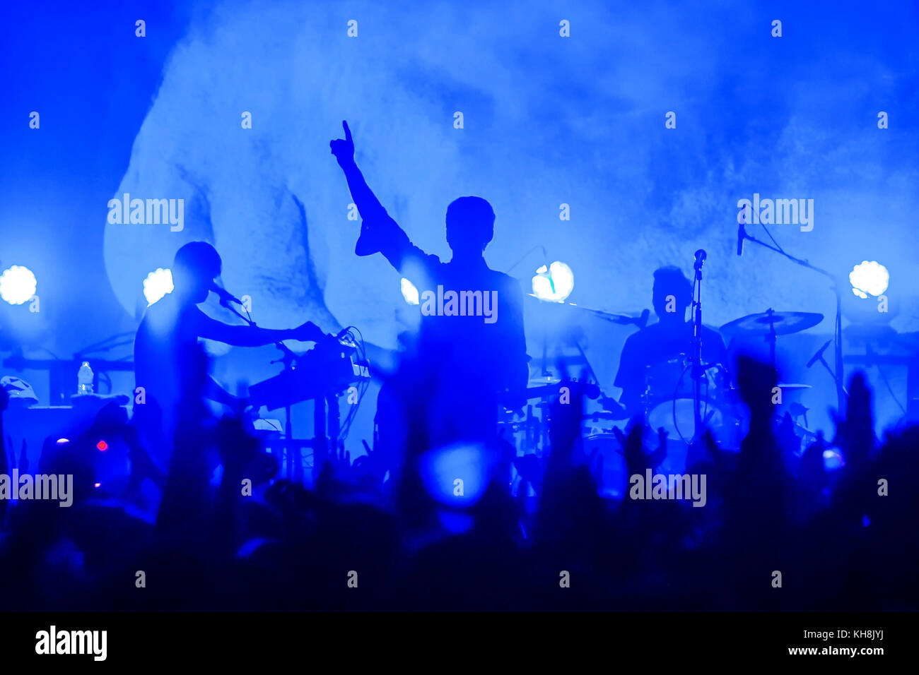 Concert performance live show silhouette Stock Photo - Alamy