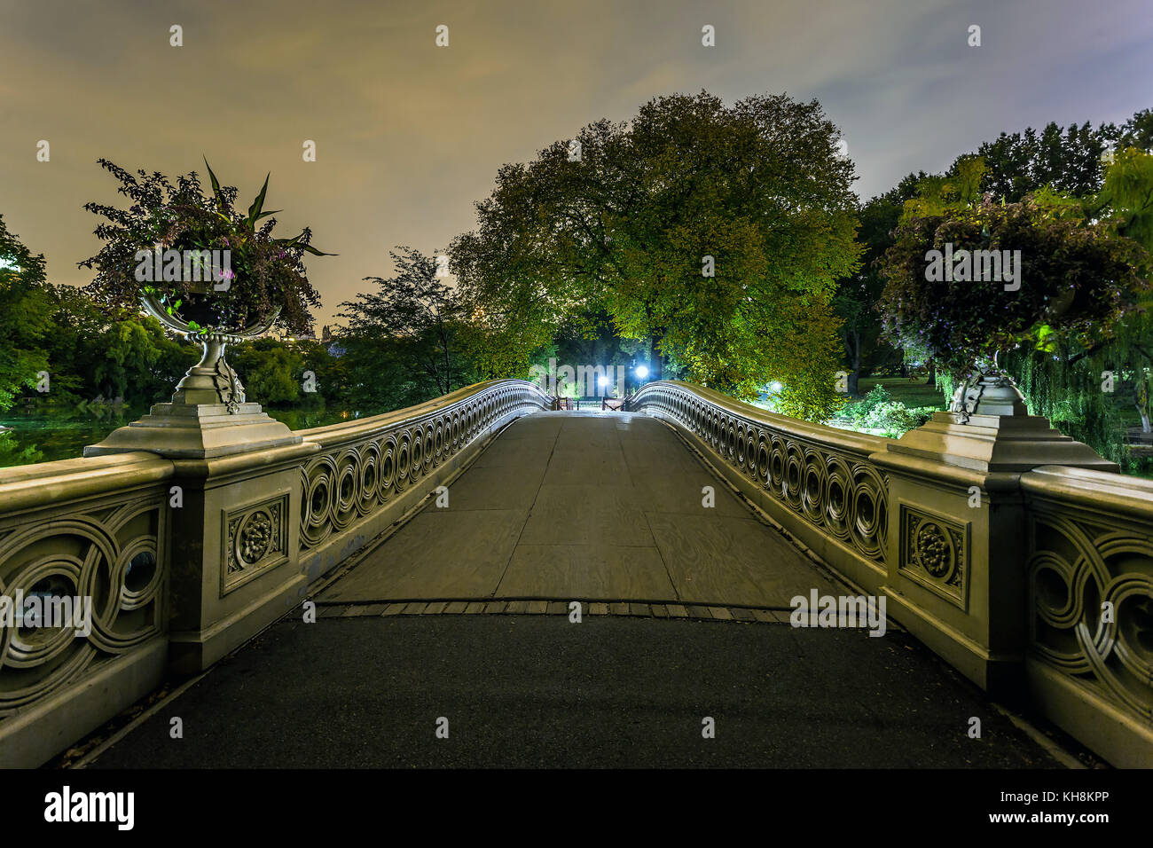 Bow bridge hi-res stock photography and images - Alamy