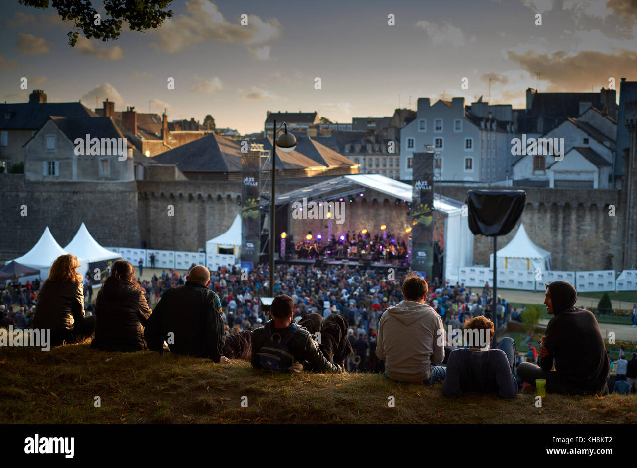 Jazz festival crowd hi-res stock photography and images - Alamy