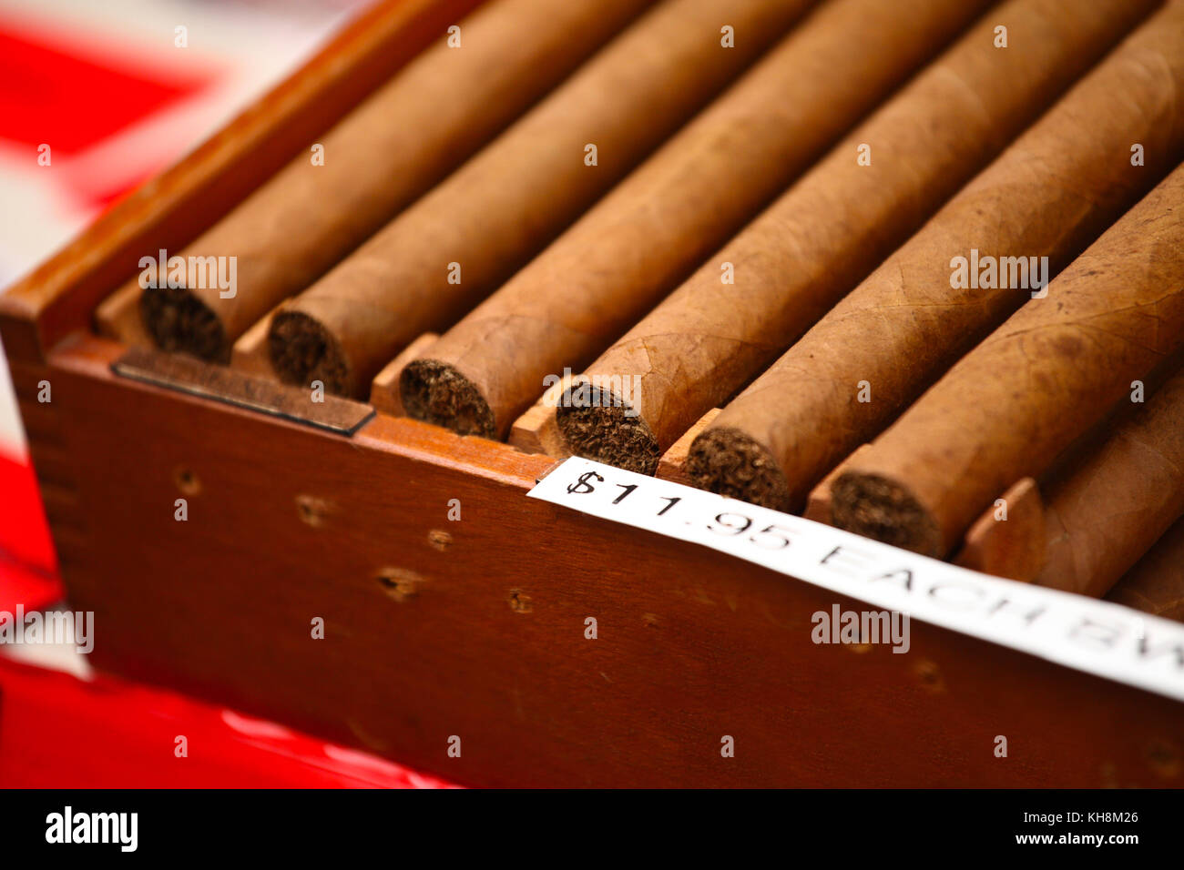 wooden Box of cigars Stock Photo - Alamy