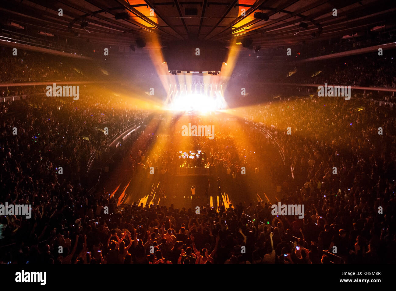 Concert lights hi-res stock photography and images - Alamy