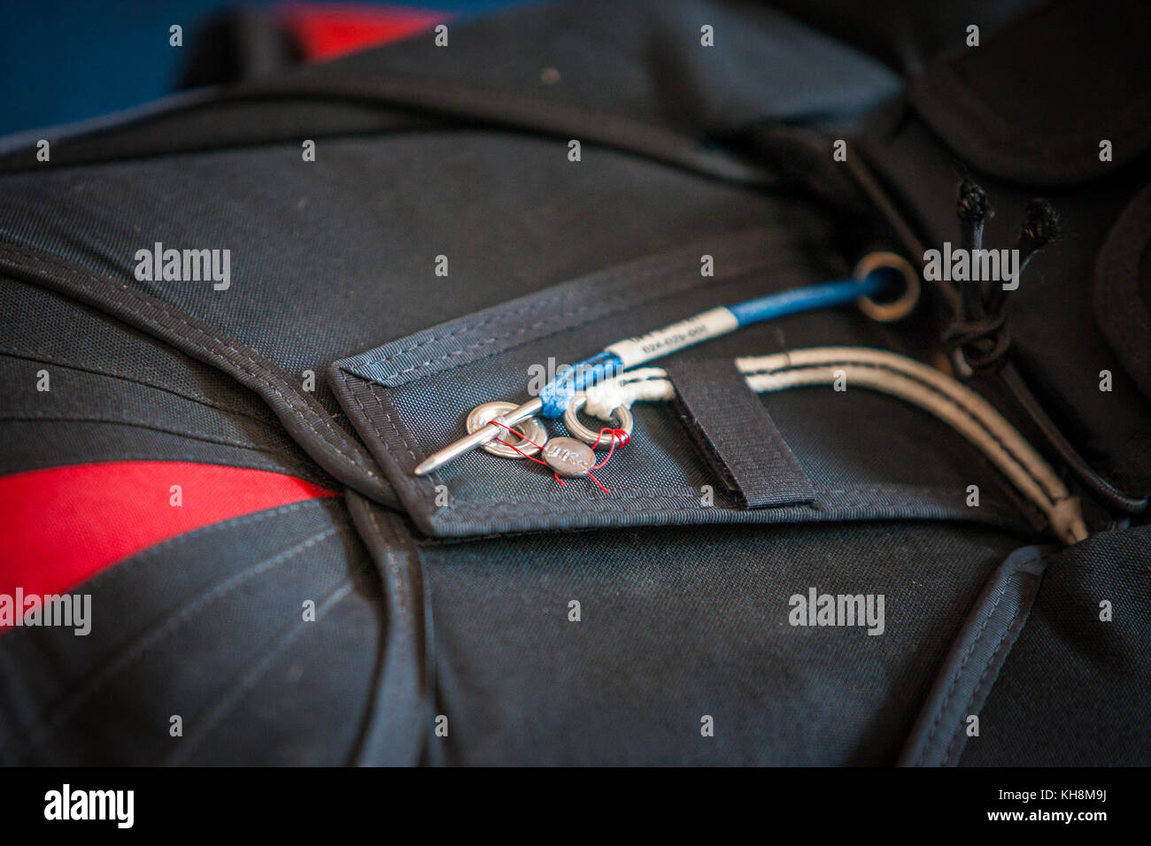 Parachute skydiving safety pin closure Stock Photo - Alamy