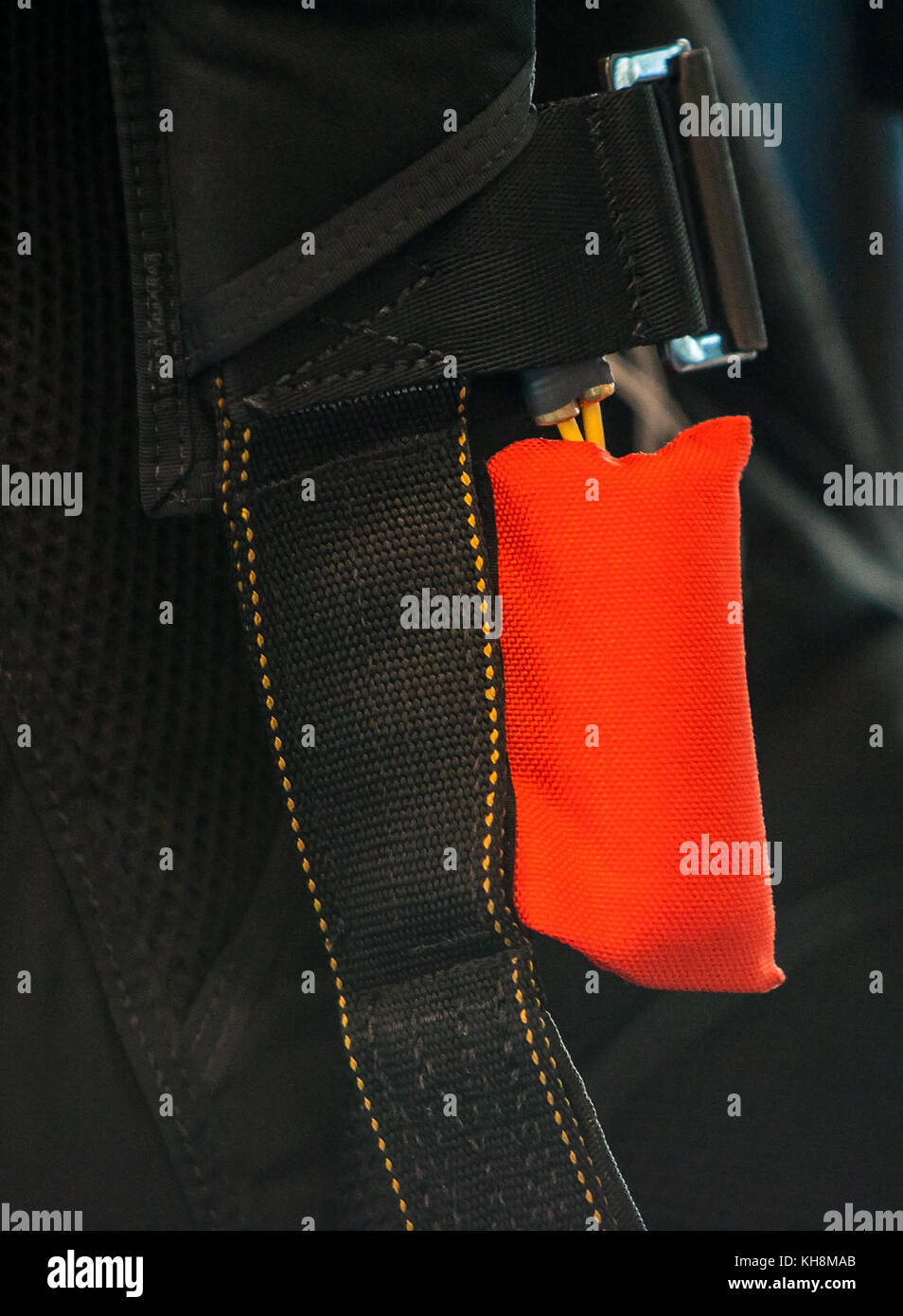 Parachute equipment hi-res stock photography and images - Alamy