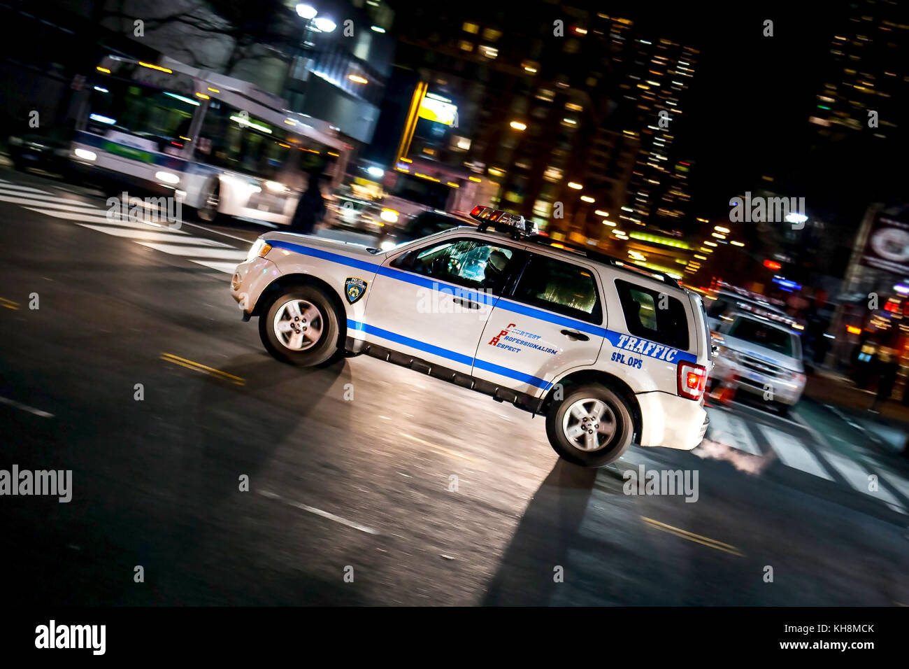 Dark street police car hi-res stock photography and images - Alamy