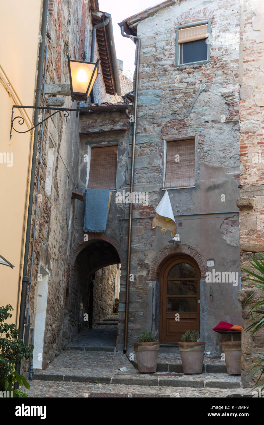 Antique Italian Architecture: House with Stone Facade, Lamp and Stone ...
