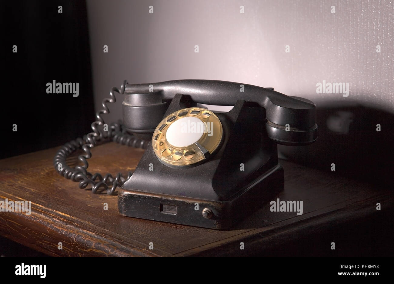 Antique phone table hi-res stock photography and images - Alamy