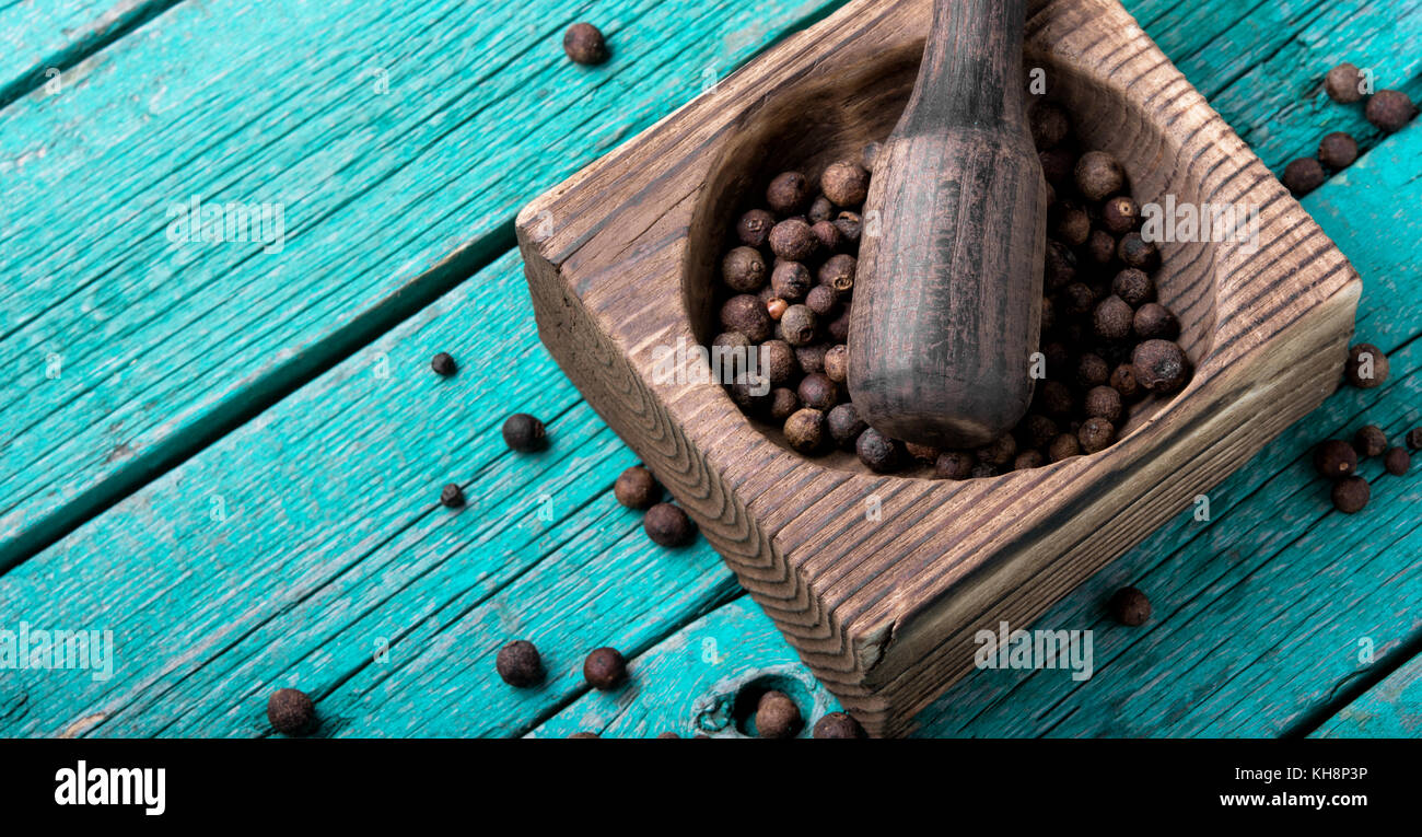 Black fragrant pepper peas in a stylish wooden mortar Stock Photo - Alamy