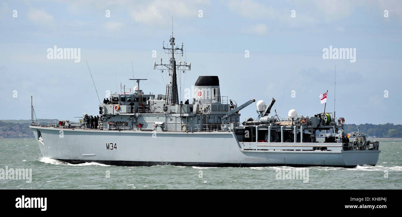 AJAXNETPHOTO.1ST JUNE, 2015. PORTSMOUTH,ENGLAND. - HUNT CLASS MINE ...