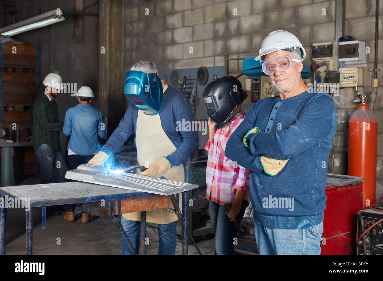 Master welding hi-res stock photography and images - Alamy