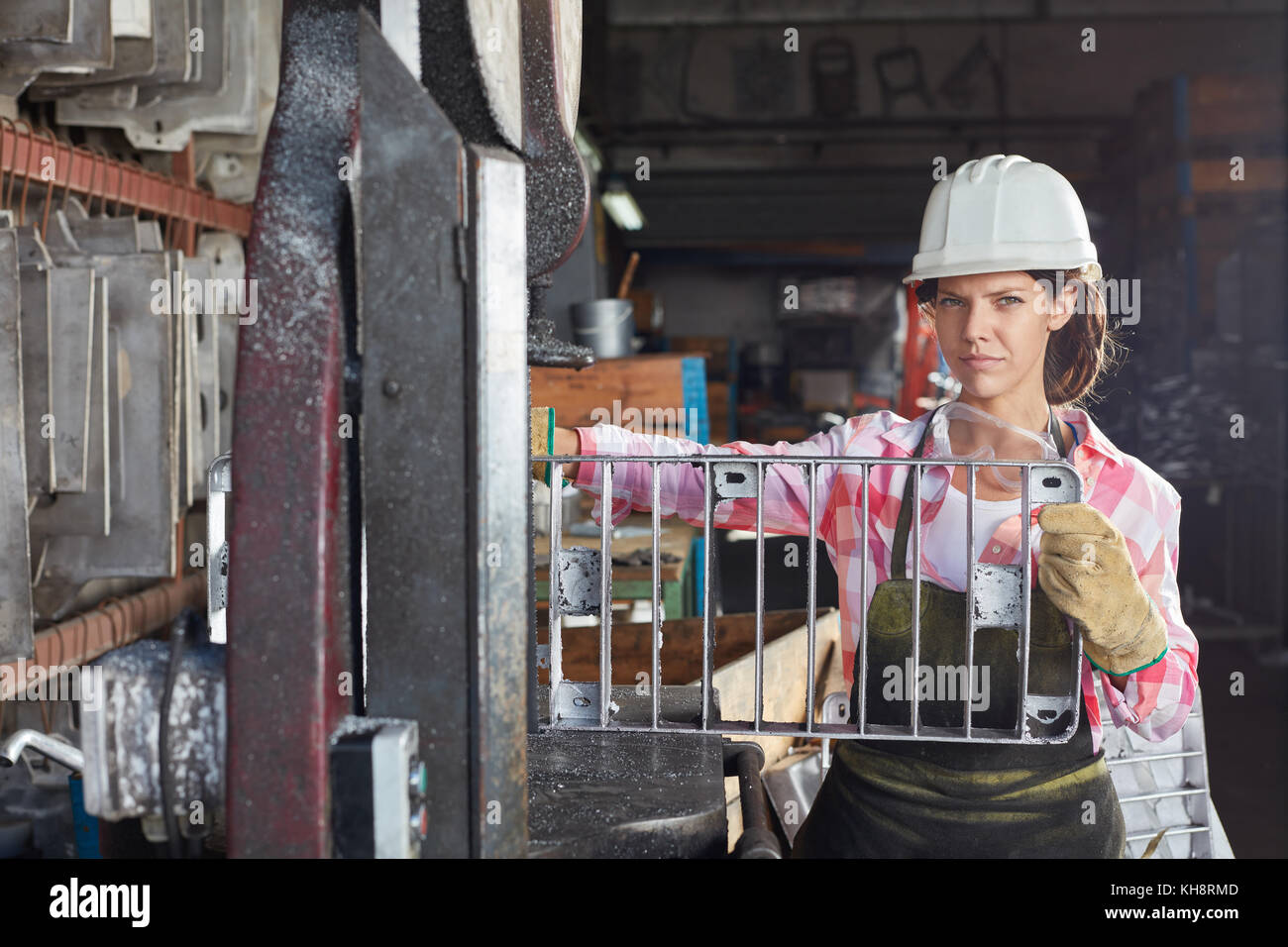 Metal mold hi-res stock photography and images - Alamy