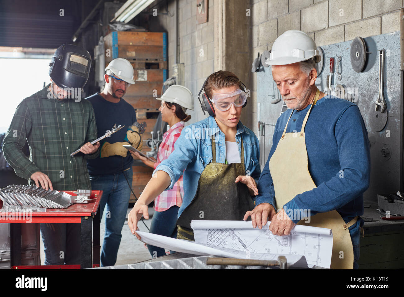 Working operation hi-res stock photography and images - Alamy