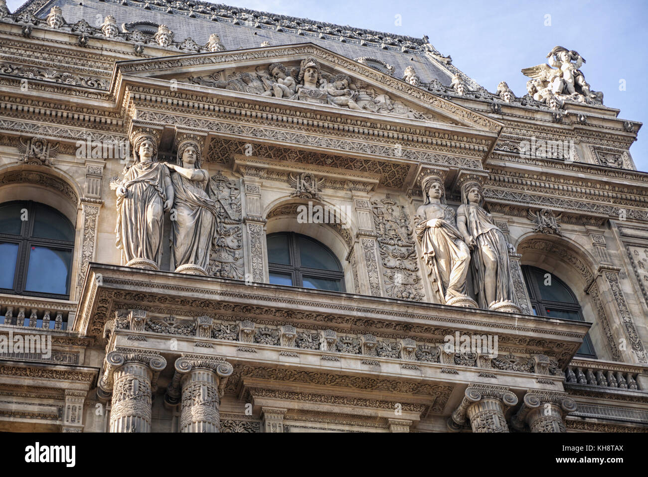 Detail of the Louvre Museum facade Stock Photo - Alamy