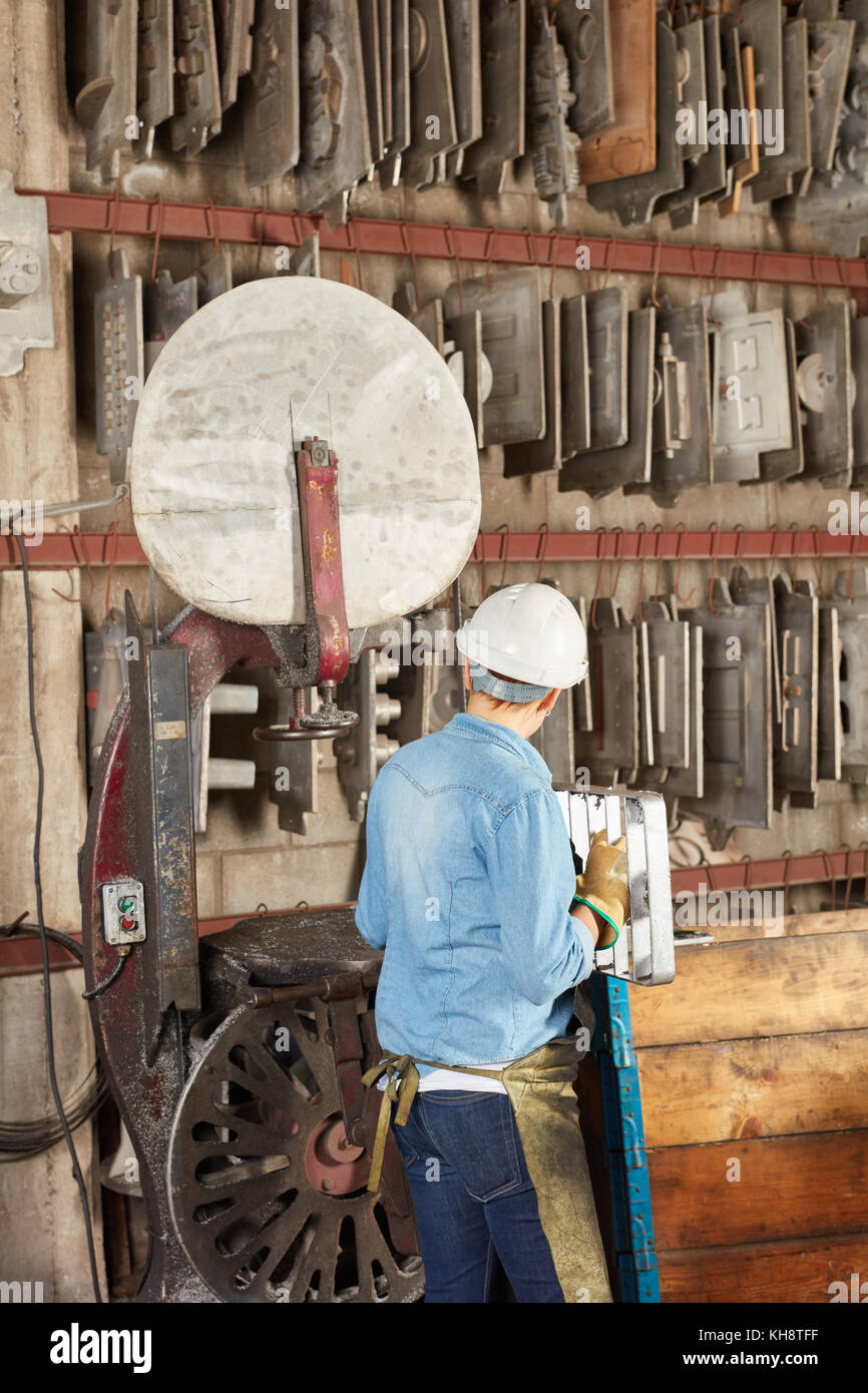 Steel mold foundry hi-res stock photography and images - Alamy